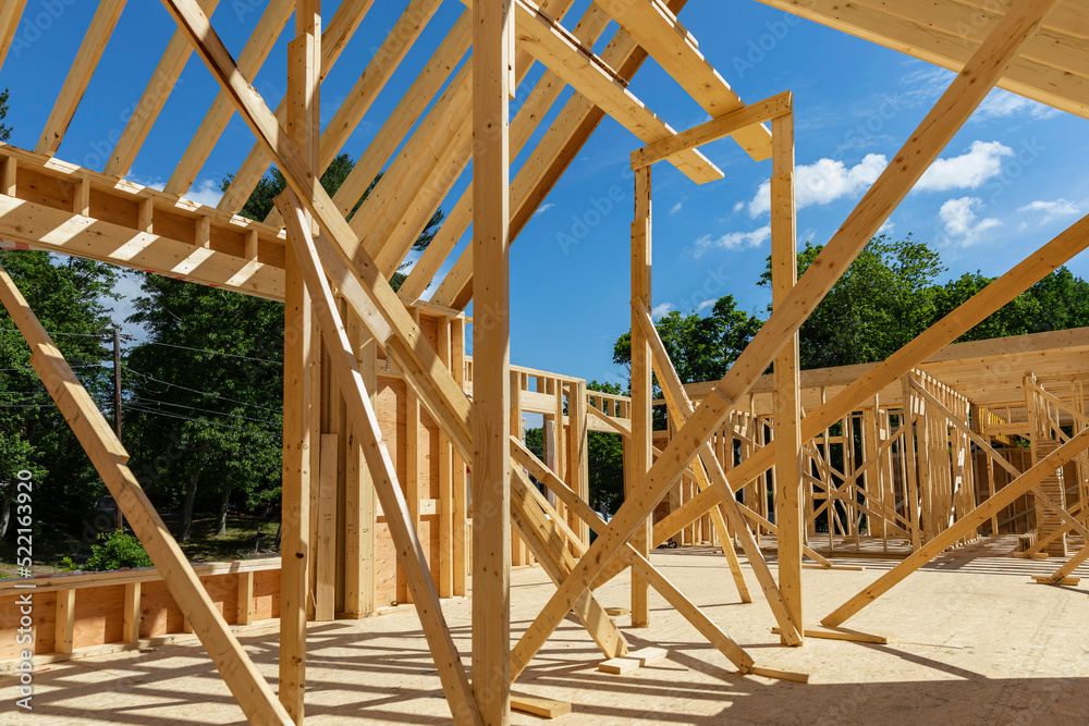 Foto de Residential Wood House Frame Under Construction do Stock ...