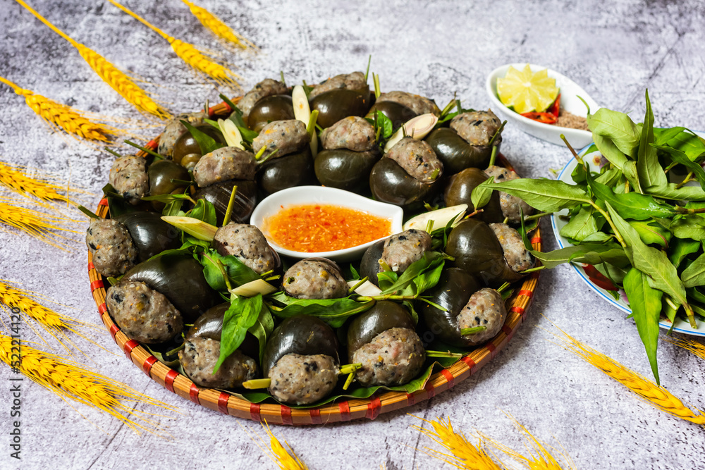 Steamed snails with lemongrass ( Oc doi hap xa). The ingredients ...