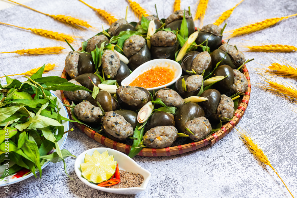 Steamed snails with lemongrass ( Oc doi hap xa). The ingredients ...