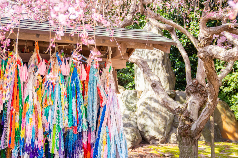 平和への祈りと鎮魂の千羽鶴 広島県竹原市忠海町大久野島 Senbazuru, thousand paper cranes ...