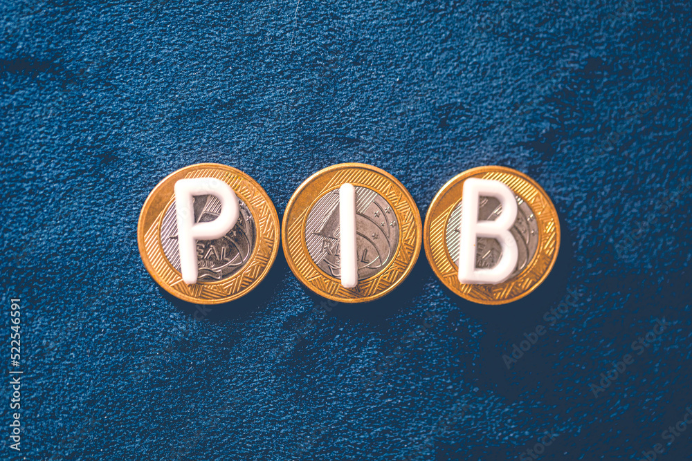 As iniciais PIB do Produto Interno Bruto escritas em letras brancas nas ...