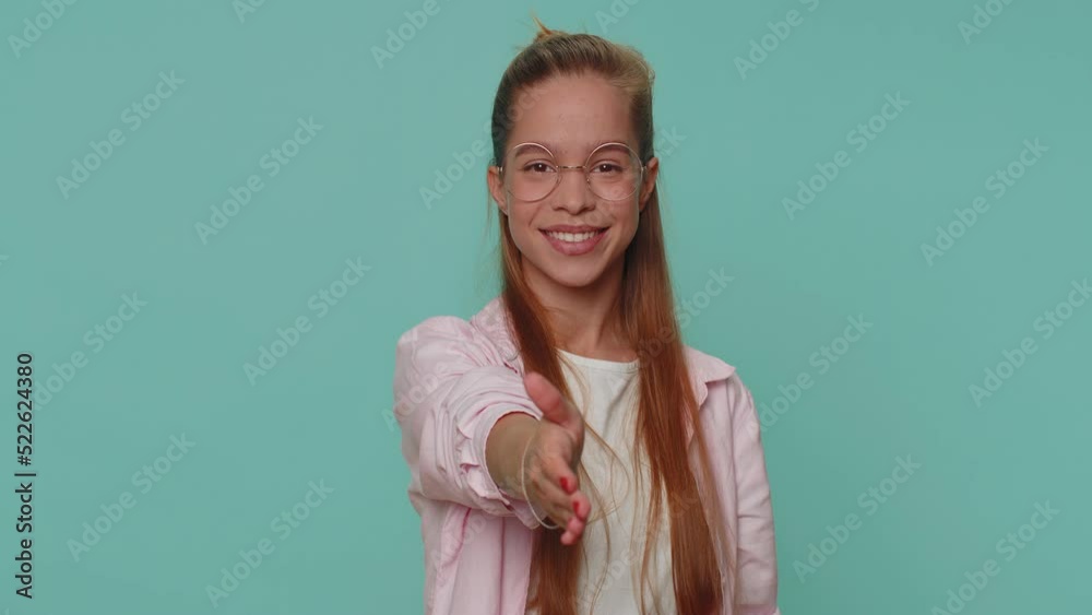 Vidéo Stock Friendly pretty teenager young girl outstretching hand to ...