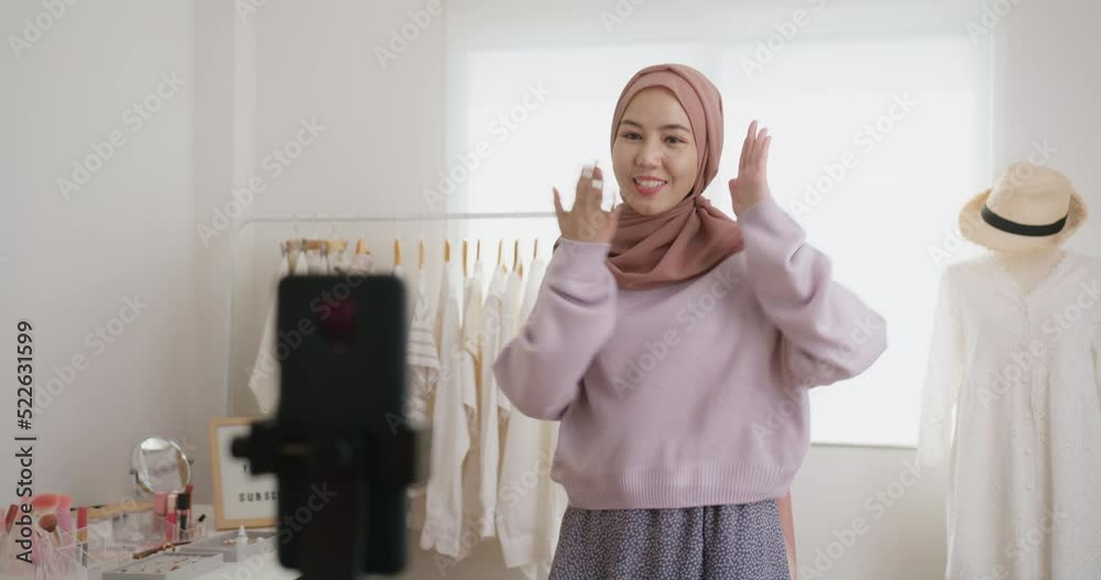 Islam youtuber arab influencer vlogger or beauty blogger live fun dance ...