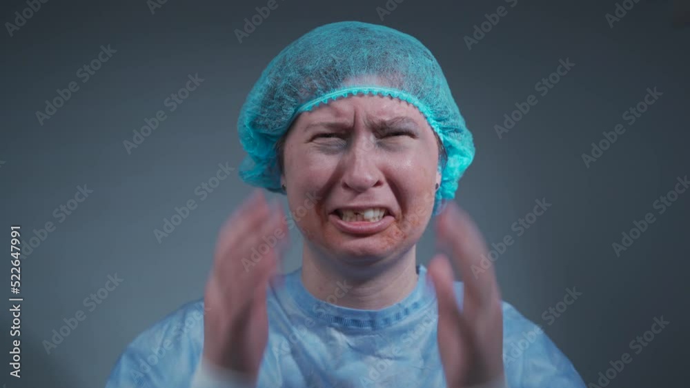 Stockvideo Stressful tear-stained woman with injuries to her face and ...