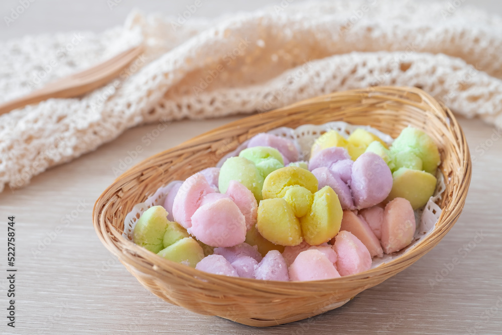 Thai shortbread cookies in flower shape (Khanom Kleeb Lamduan), Thai ...