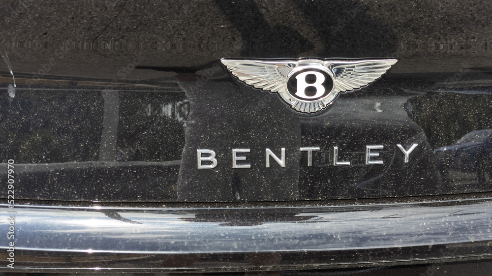 Bentley logo text sign chrome emblem of british luxury brand car Stock ...