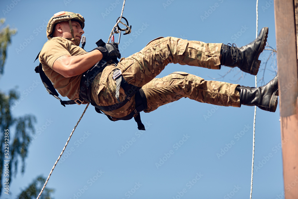 Special forces fighter descends from a skyscraper to storm the ...