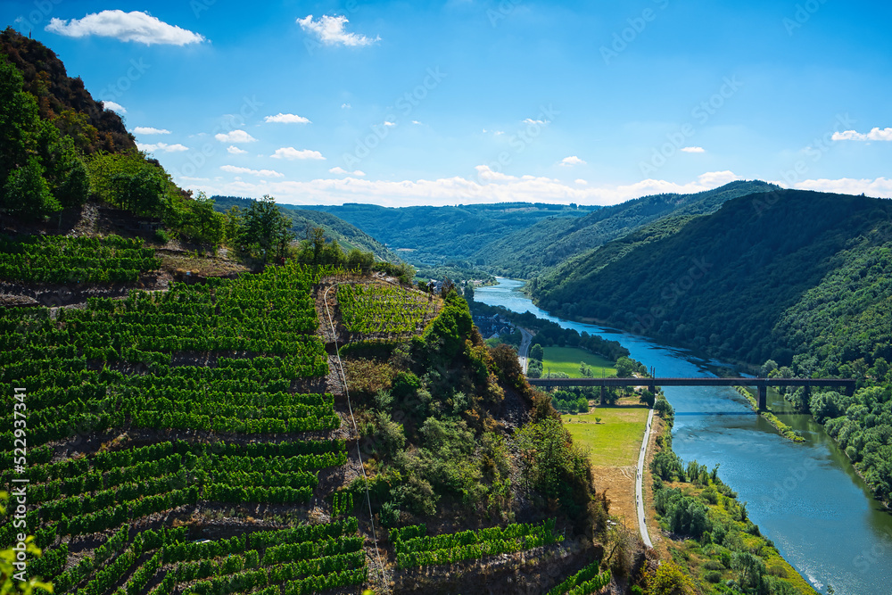 Region der Mosel vom Calmont Klettersteig fotografiert Stock Photo ...