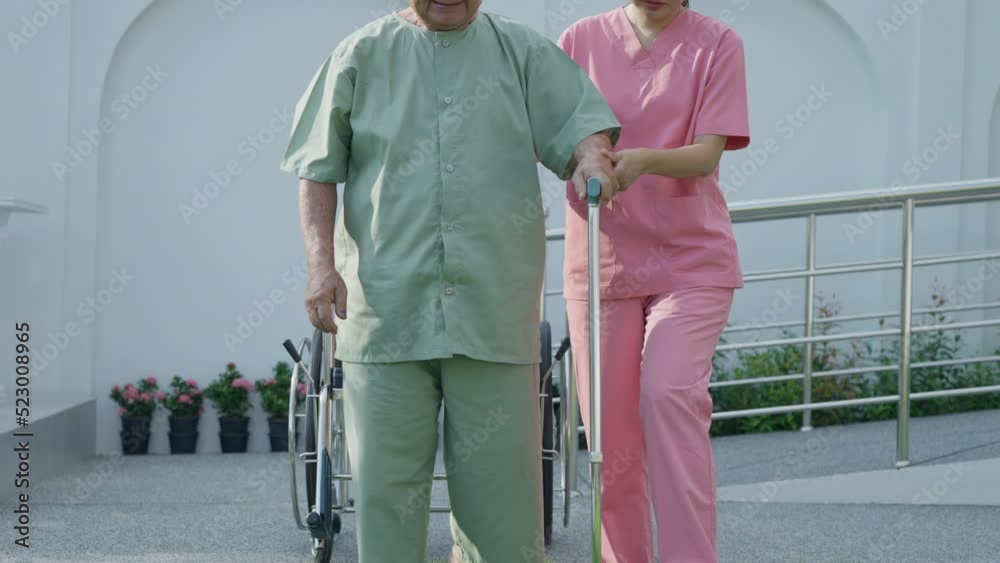 Senior man with total knee replacement, Elderly man trying to walk ...