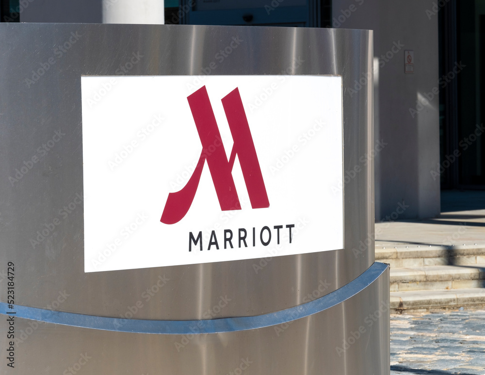 Canary Wharf, London, UK. 11th August 2022. Marriott Hotel sign and ...