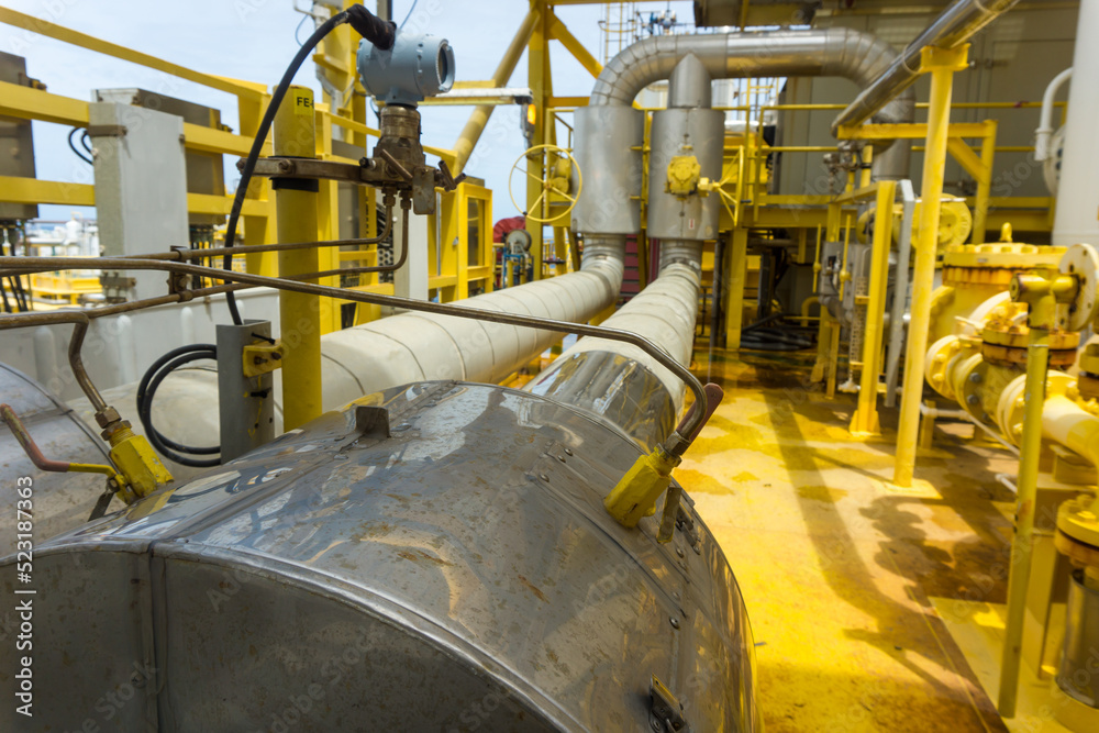 Heating medium oil pipeline protected with stainless steel insulation ...