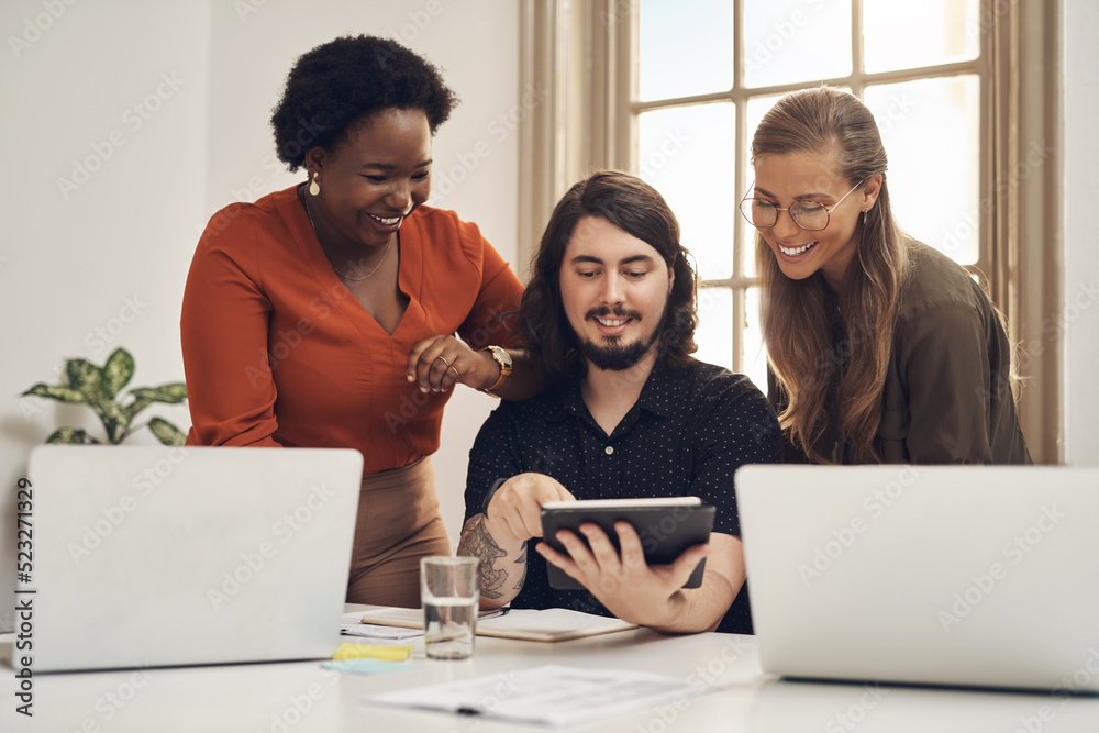 Innovation, motivation and planning online while diverse team talk ...