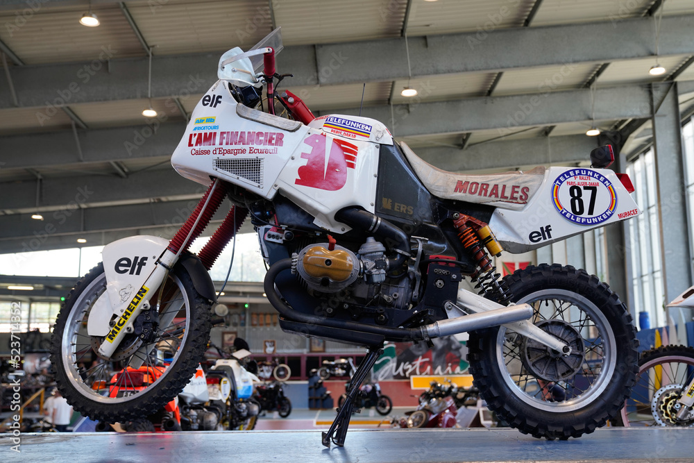 BMW gs Paris Dakar racing motorcycle with sponsor morales caisse d ...