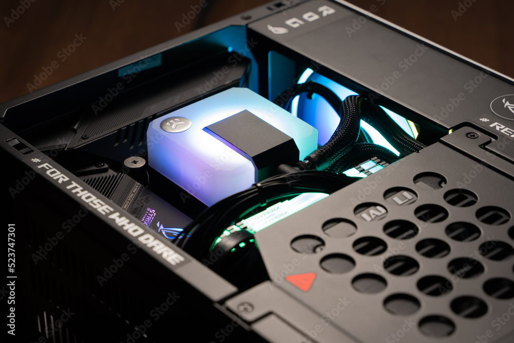 KL, MALAYSIA - June 9th, 2022 : A compact 11-litre ITX PC build by LIAN ...