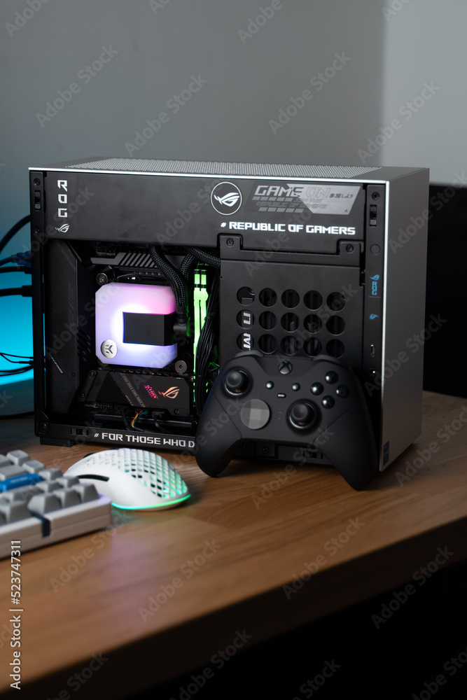 KL, MALAYSIA - June 9th, 2022 : A compact 11-litre ITX PC build by LIAN ...