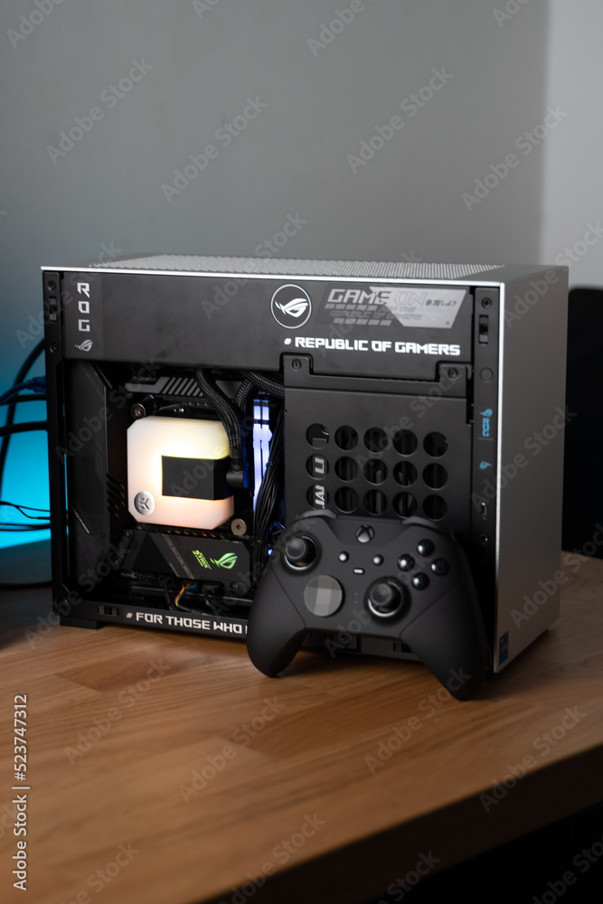 KL, MALAYSIA - June 9th, 2022 : A compact 11-litre ITX PC build by LIAN ...