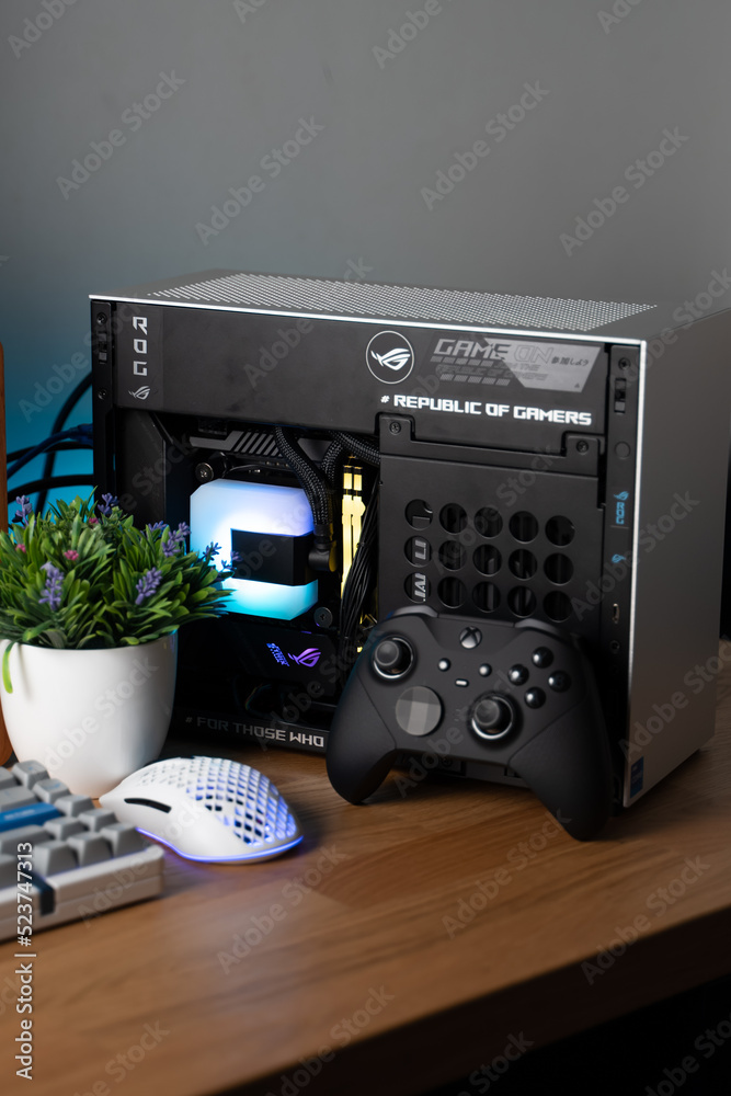 KL, MALAYSIA - June 9th, 2022 : A compact 11-litre ITX PC build by LIAN ...