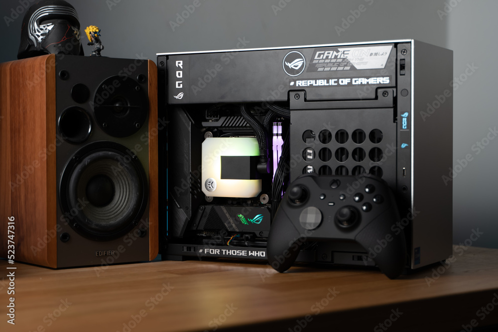 KL, MALAYSIA - June 9th, 2022 : A compact 11-litre ITX PC build by LIAN ...