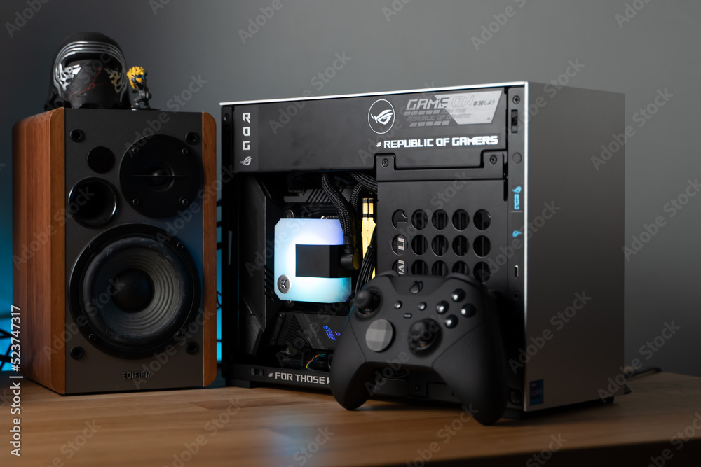 KL, MALAYSIA - June 9th, 2022 : A compact 11-litre ITX PC build by LIAN ...