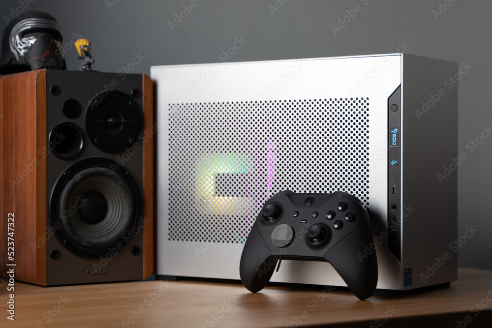 KL, MALAYSIA - June 9th, 2022 : A compact 11-litre ITX PC build by LIAN ...