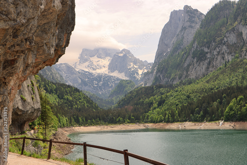 Foto de Wanderparadies Gosauseen; Blick vom Vorderen Gosausee zum ...
