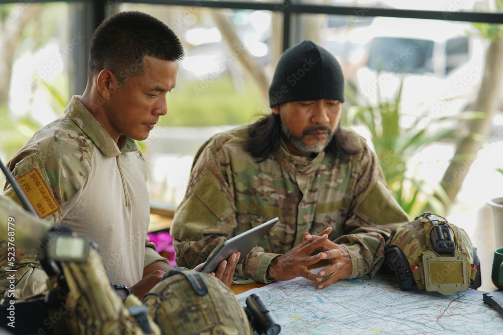 Army ranger military special force seroius discussion looking pointing ...