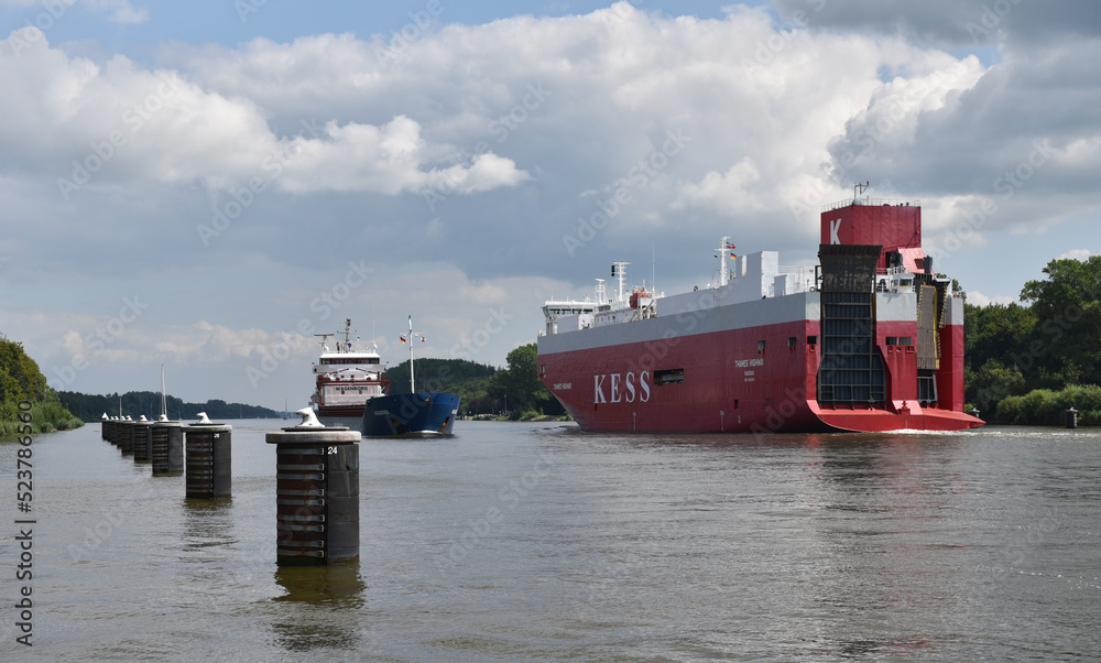 Autotransporter und Frachtschiff im Nord-Ostsee-Kanal Stock Photo | Adobe Stock