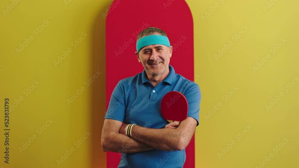 Vidéo Stock Posing in front of the camera charismatic old man all ...