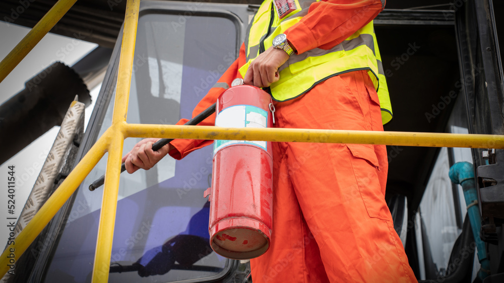 Foreman training using fire extinguisher for Large Cargo container ...