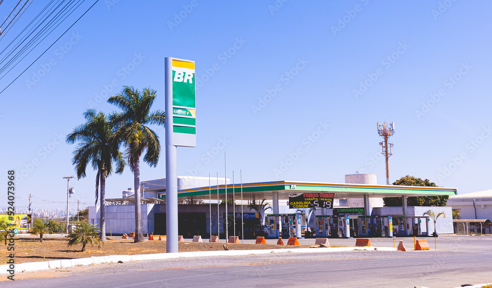 Posto BR. Foto de um posto de combustível da Petrobras conhecidos pelo ...