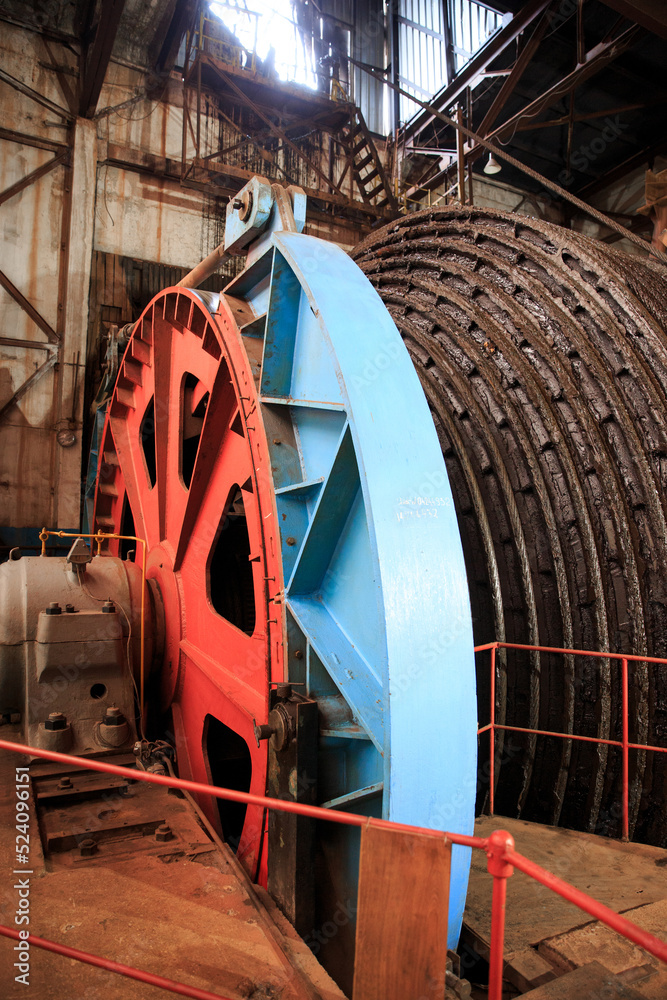 The aggregate of a shaft hoisting machine. A cable for lifting loads in ...