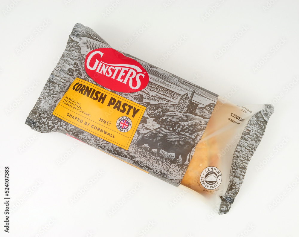 Foto de Ginsters classic Cornish pasty made with beef mince, potatoes ...