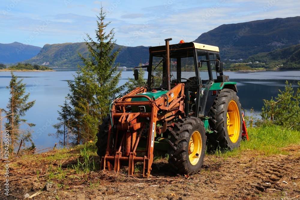 MORE OG ROMSDAL, NORWAY - JULY 26, 2020: John Deere tractor with a ...