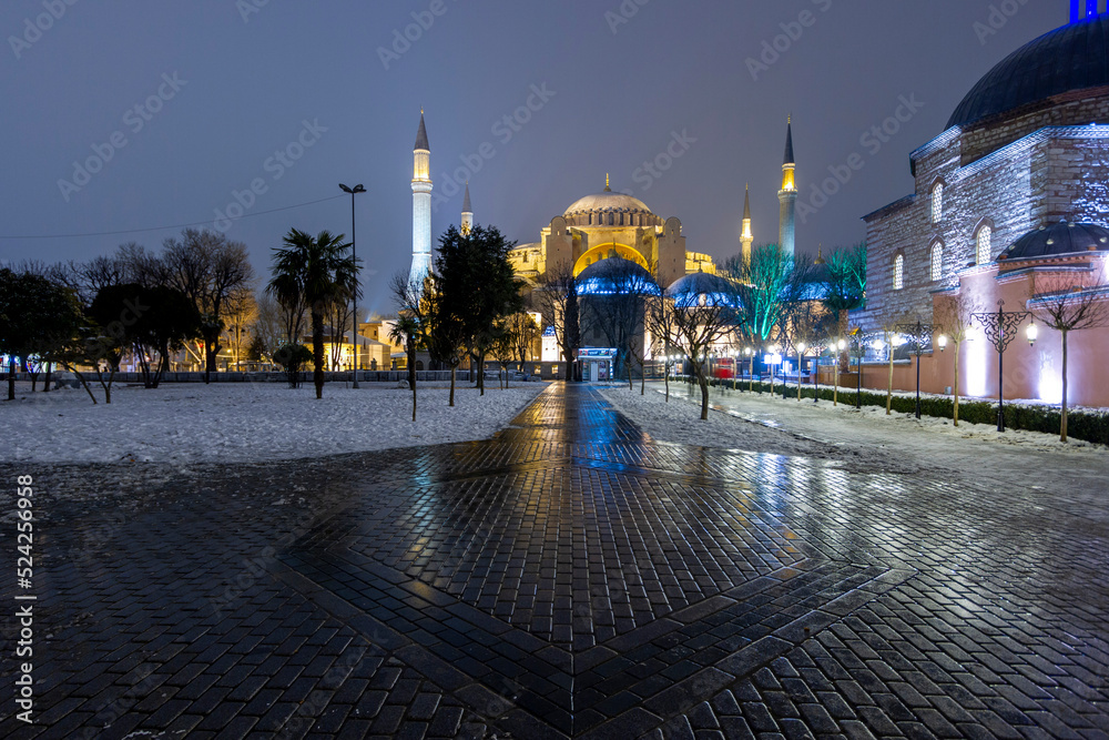 Istanbul Sultanahmet Square, one of the most beautiful cities in the ...