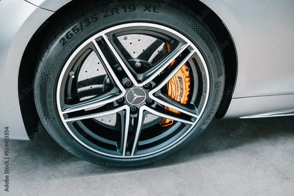 21 July 2022, Dusseldorf, Germany: The wheel and tire of a luxury ...