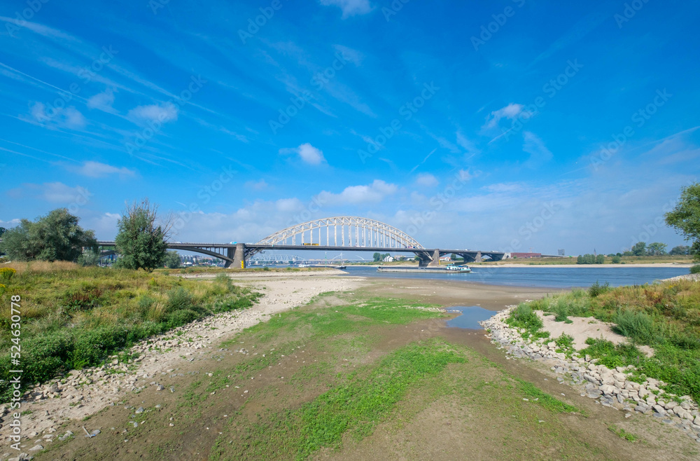 Low water level river Waal || Lage waterstand river de Waal Nijmegen ...