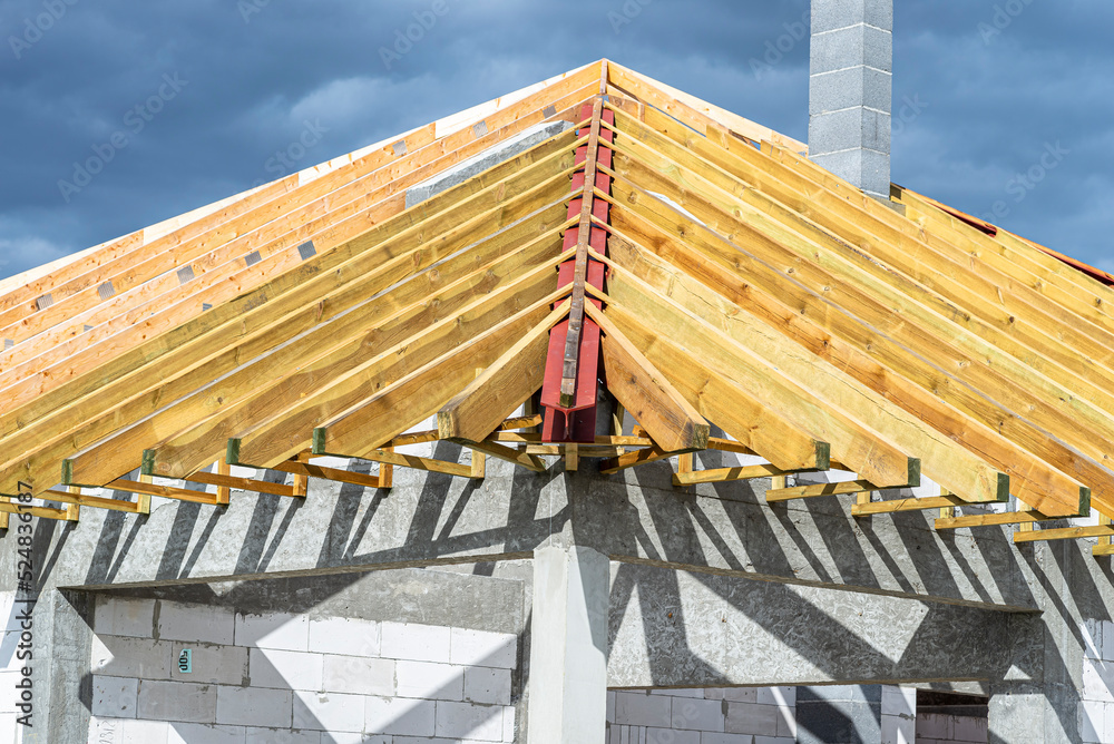 Roof trusses connected to the roof truss, not covered with a roof, with ...