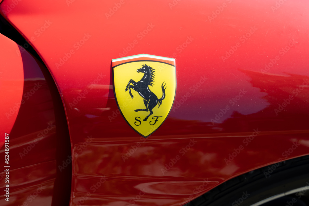 logo Ferrari sur un modèle, 360 modéna Stock Photo | Adobe Stock