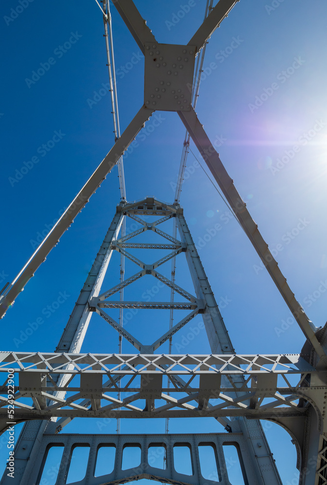 desenhos geométricos criados pela estrutura da ponte Hercílio Luz da ... desenhos geométricos criados pela estrutura da ponte Hercílio Luz da ...