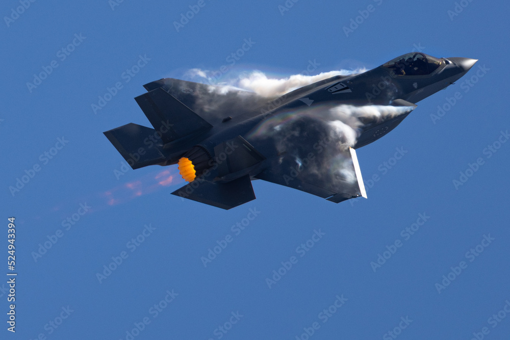 Very unusual close view of a F-35A Lightning II in a high G maneuver ...