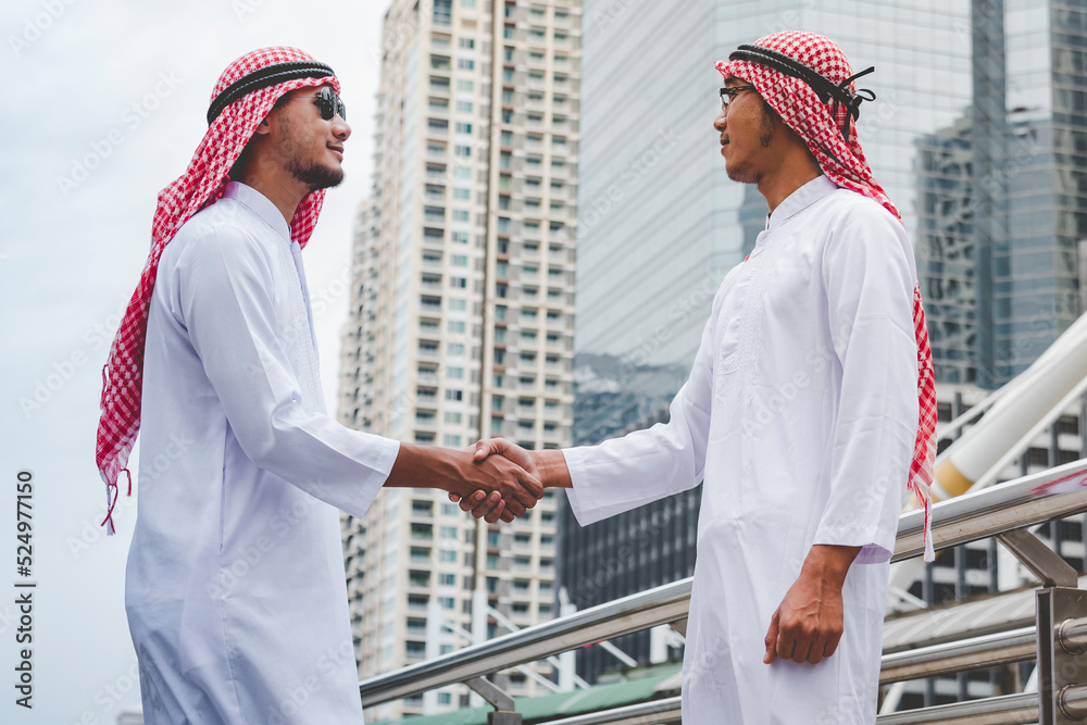 Arab Businessman Muslim dress shaking hands together. Muslim Men ...