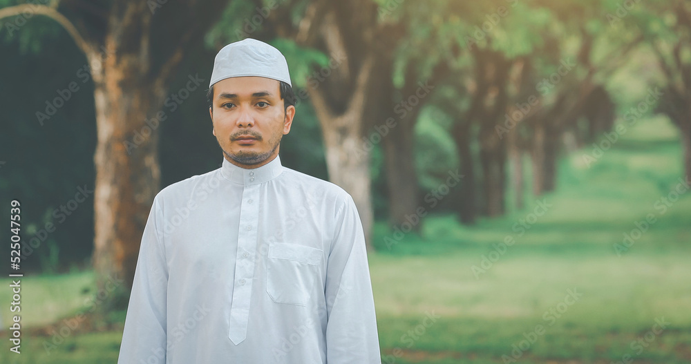Religious muslim man traditional kandura praying outdoor at quiet ...