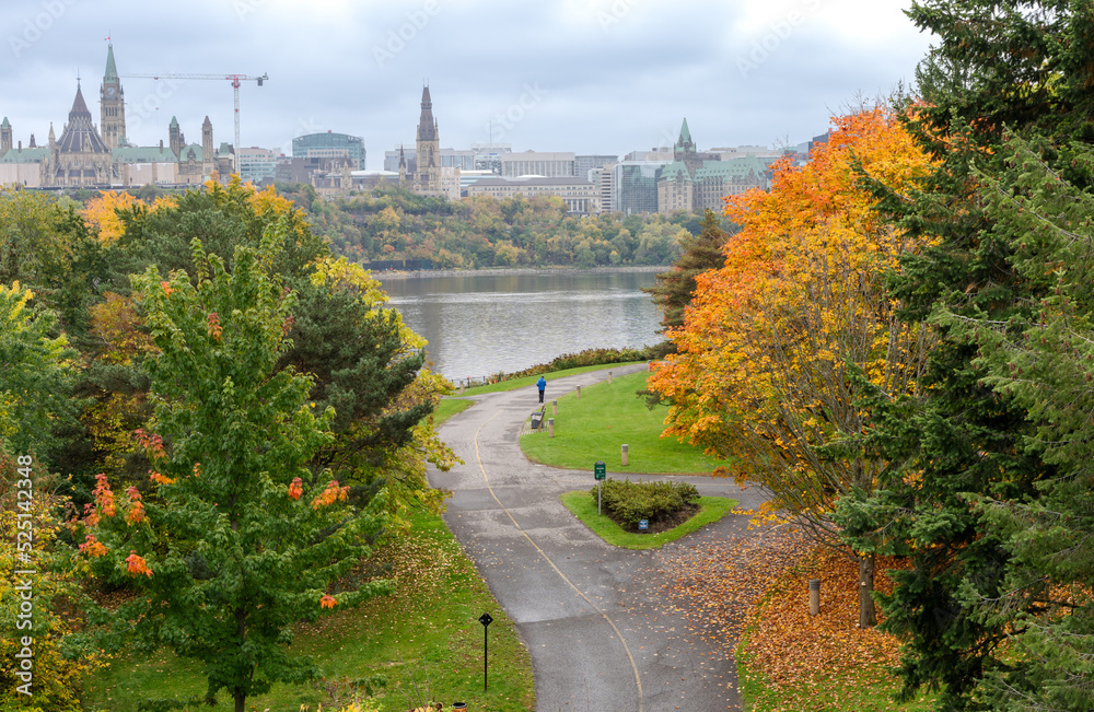 Fall foliage in Ottawa, Ontario, Canada. Voyageurs Pathway autumn red ...