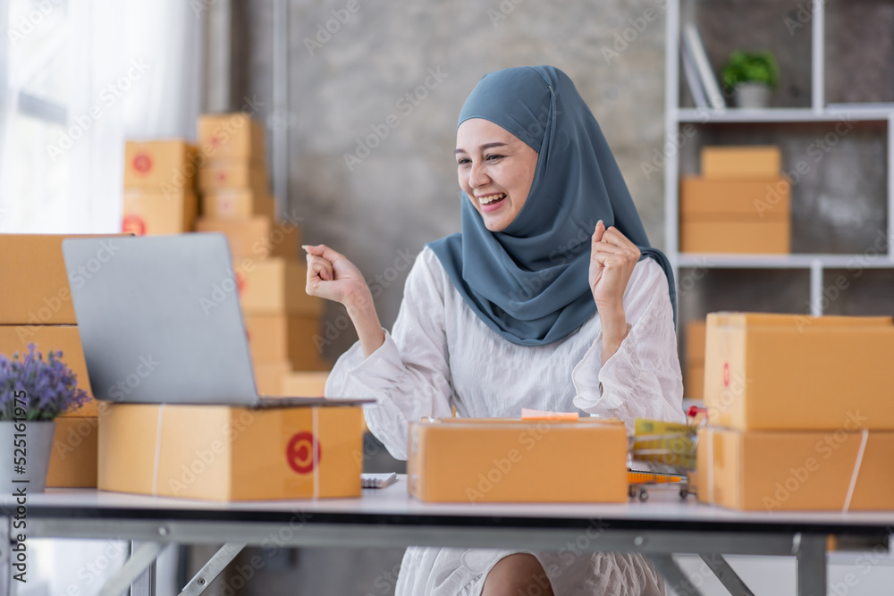 Muslim Young Asian business woman startup sme small business ...
