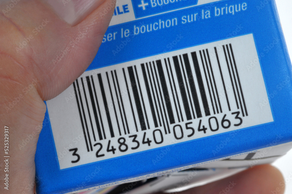 Code barres d'un produit alimentaire en gros plan Stock Photo | Adobe Stock
