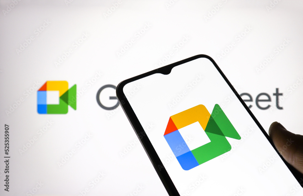 Foto de Google Meet application on phone screen and logo Google Meet ...