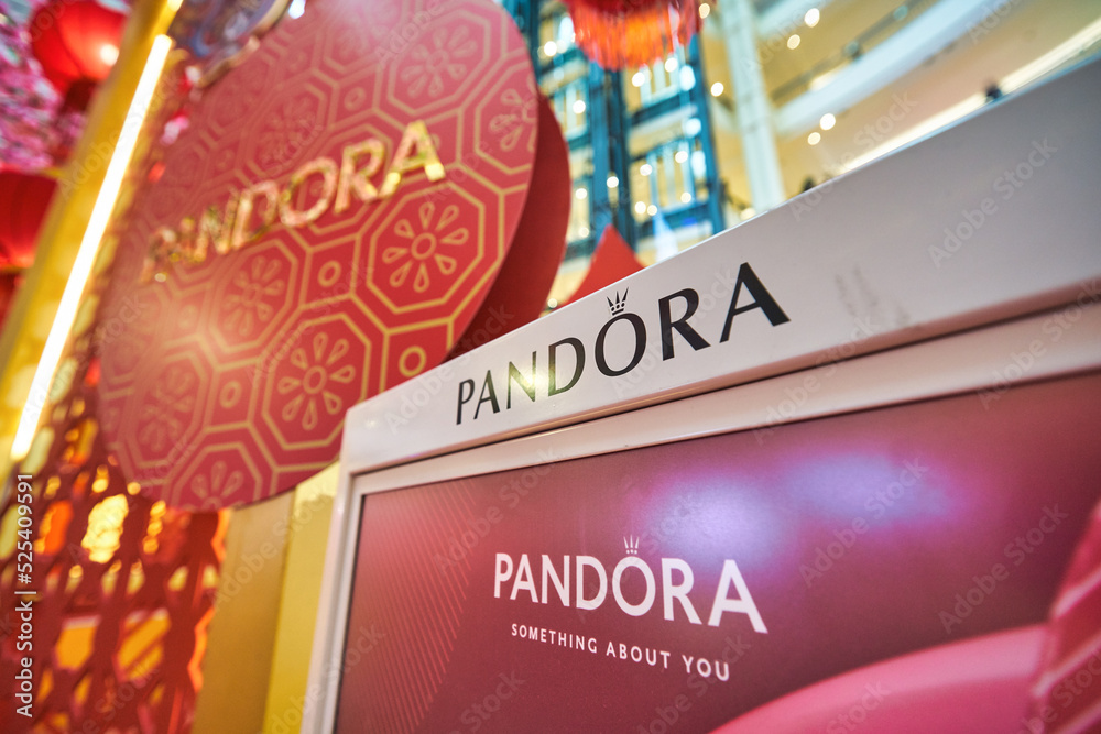 Foto de KUALA LUMPUR, MALAYSIA - CIRCA JANUARY, 2020: close up shot of ...