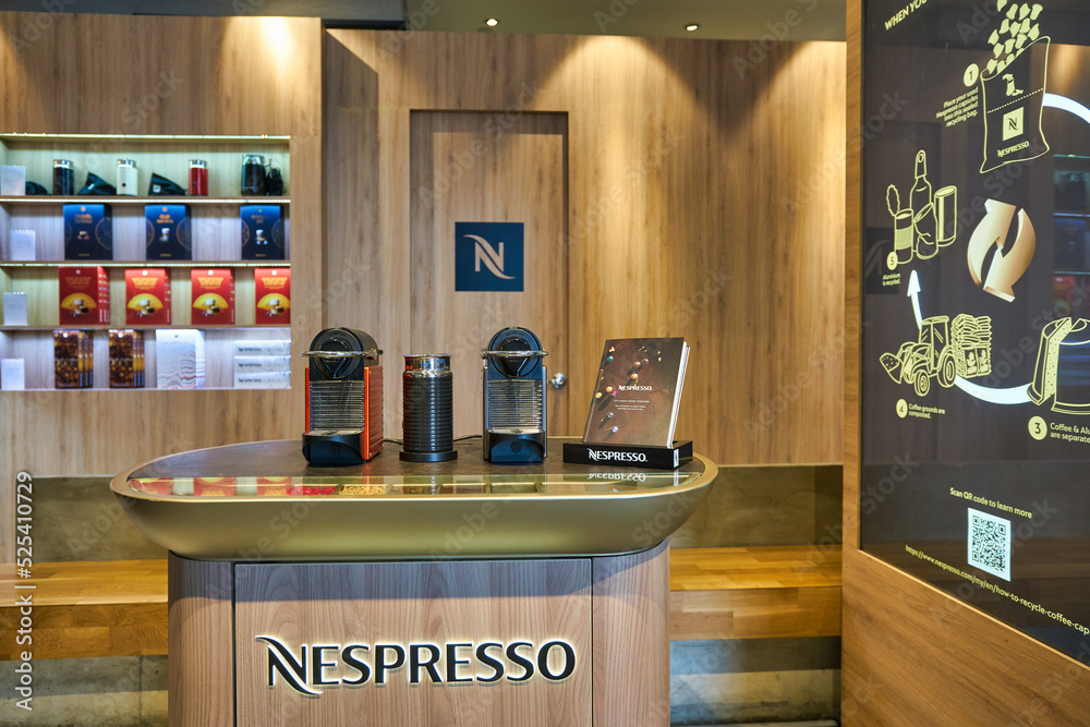 Foto de KUALA LUMPUR, MALAYSIA - CIRCA JANUARY, 2020: Nespresso capsule ...