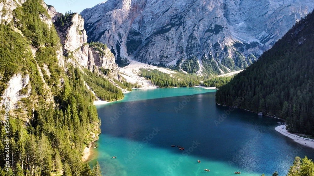 Foto de drone Photo lago di braies dolomites italy/ Lago di braies ...