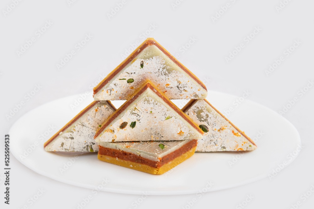 Fotka „Indian Mithai Kaju Kesar Choco Gulkand Sandwich Burfi Also Known ...